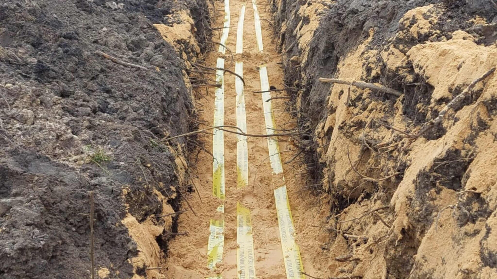 Intelligent transport system network (optical and electrical cables ...